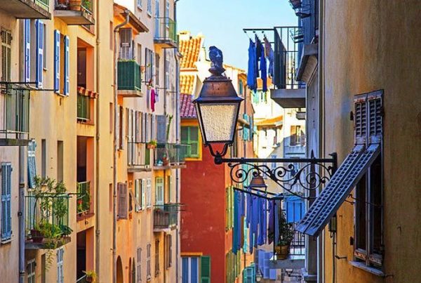 Opera Beach in Nice : Private beach and restaurant on the seafront