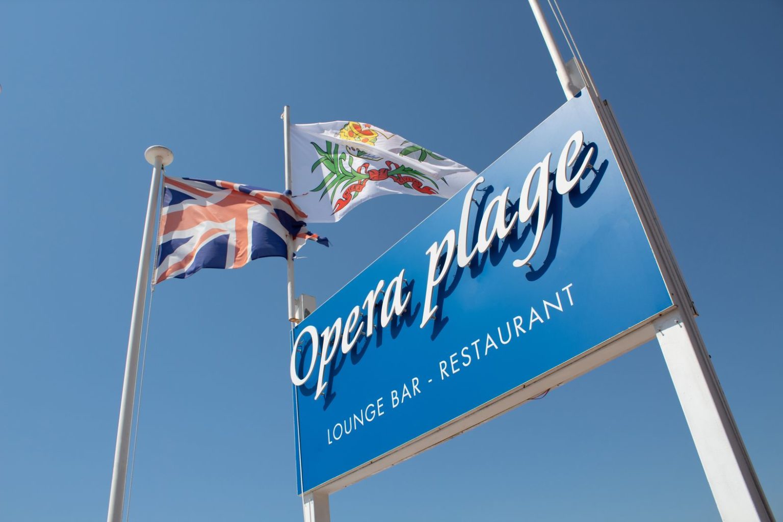 Opéra Plage à Nice : Plage privée et Restaurant en bord de mer
